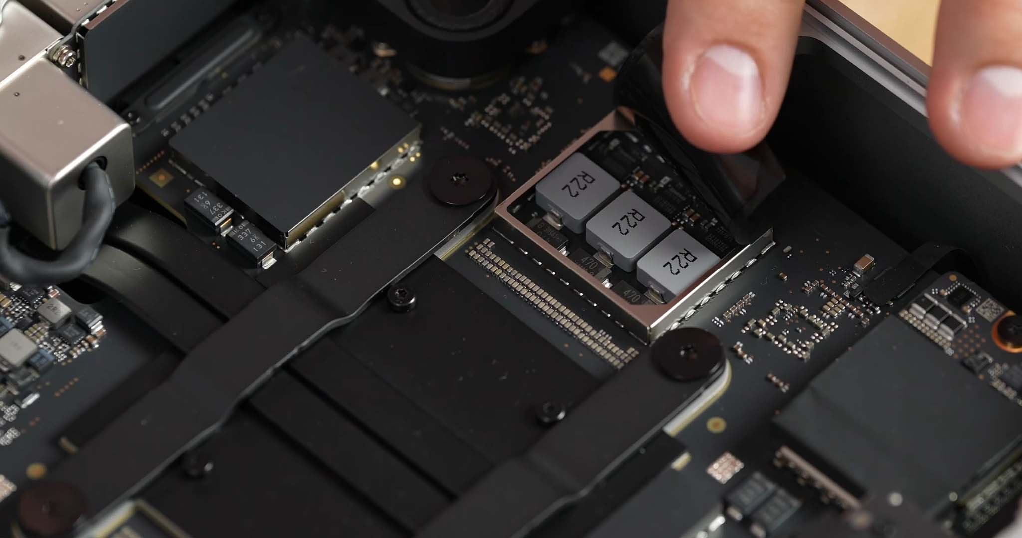 Mac Studio có thể tháo rời SSD dễ dàng nhưng không thể nâng cấp do phần ...